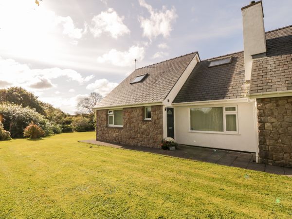 Llain Bach | Llangefni | Pen-yr-allt | Self Catering Holiday Cottage
