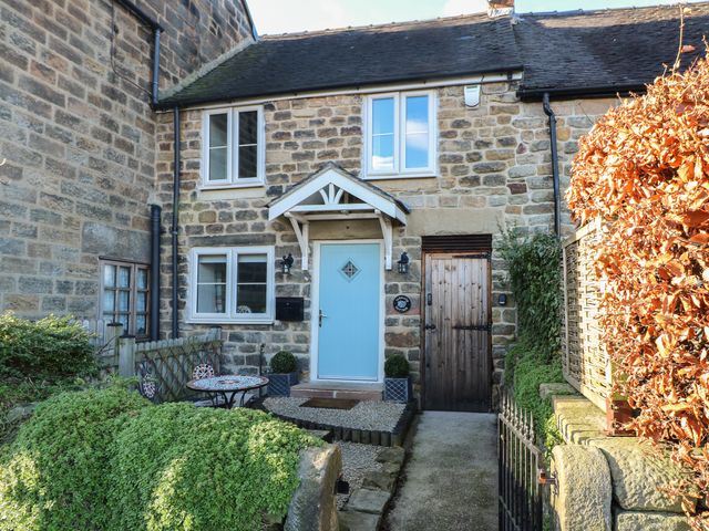 Book Self Catering Holiday Cottages for Rent in Matlock | Sykes